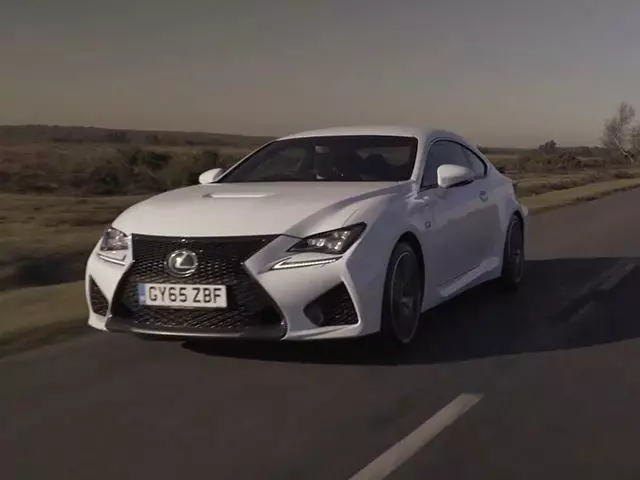 Lexus RC-F gæti verið hægari en BMW M4, en er hann skemmtilegri? 91975_1