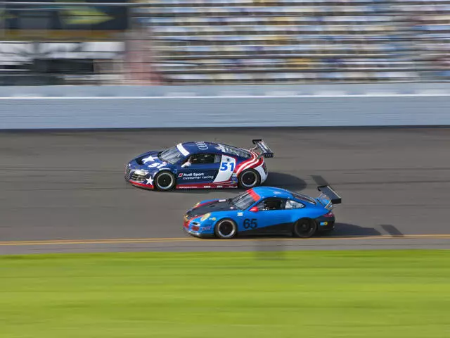 Nakompleto sa Audi R8 Grand-Am ang Pagsulay 91978_1