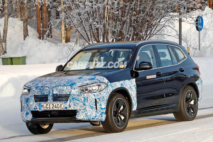 Помітили BMW iX3 на нових шикарних дисках 9200_1