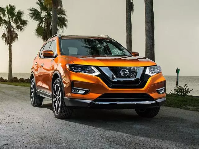 Nissan Rogue 2017 Yana Samun Farashi ƙasa da Sedan Matsayin Shiga 921_1