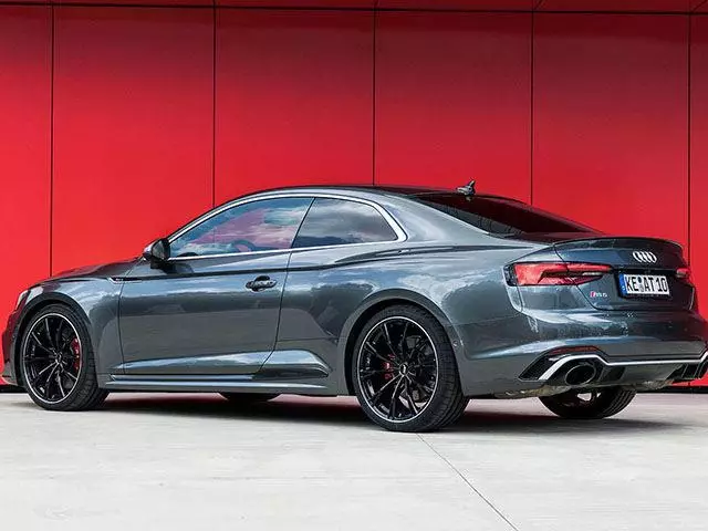 ከ500 በላይ የፈረስ ጉልበት ያለው የተስተካከለ Audi RS5 Coupe መግዛት ይችላሉ። 92333_2