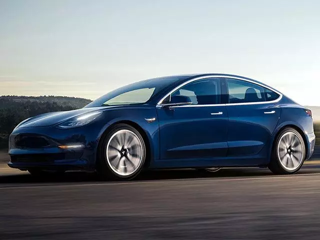 Kinademanda si Tesla Pagkatapos Sibakin ang 400 Empleyado Nang Walang Wastong Paunawa 9235_1