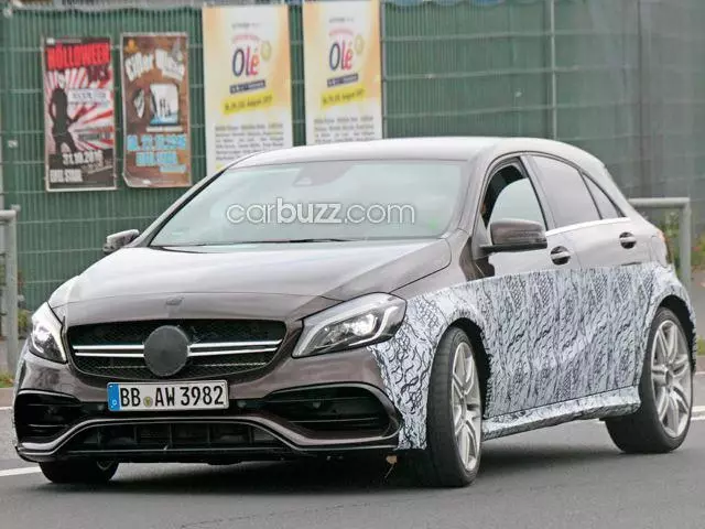 Mercedes Hayang Squeeze Leuwih 400 Horsepower Ti salajengna AMG A45 92375_1