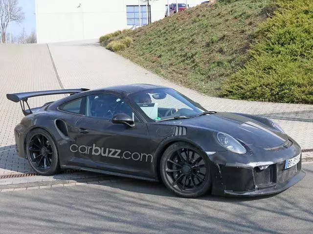 De 2018 Porsche 911 GT2 RS sil epysk wurde, gewoan epysk 92435_1