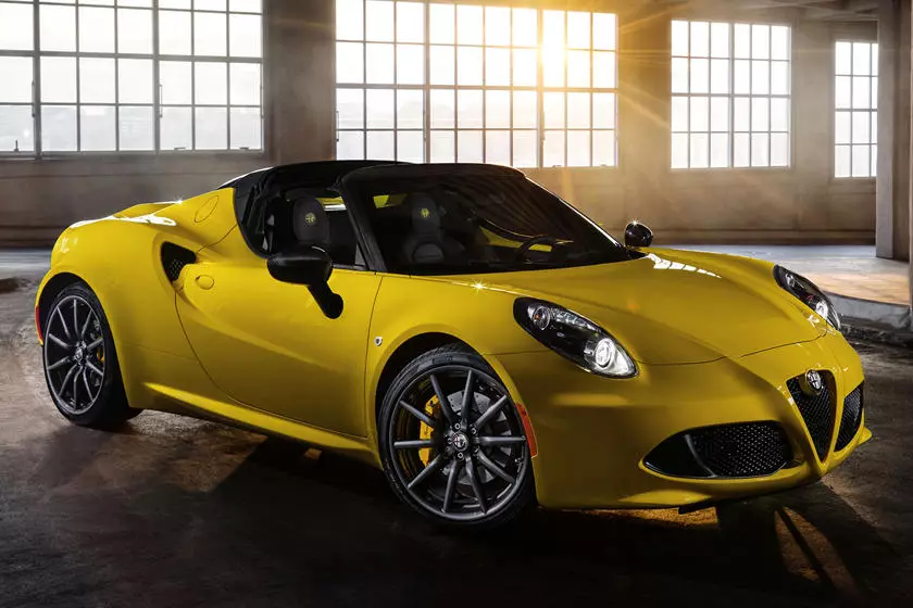 Дар бораи Alfa Romeo 4C Spider хабари ғамангезе ҳаст 92440_3