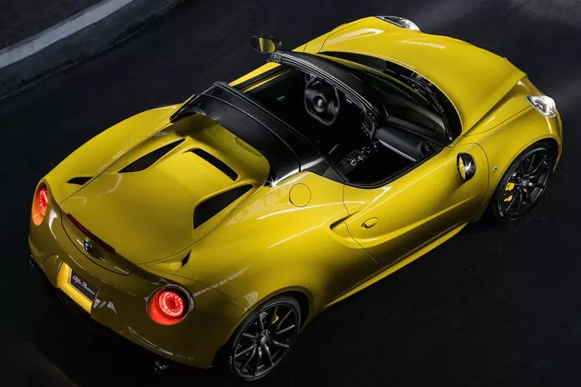 Kukho iindaba ezilusizi malunga ne-Alfa Romeo 4C Spider 92440_4