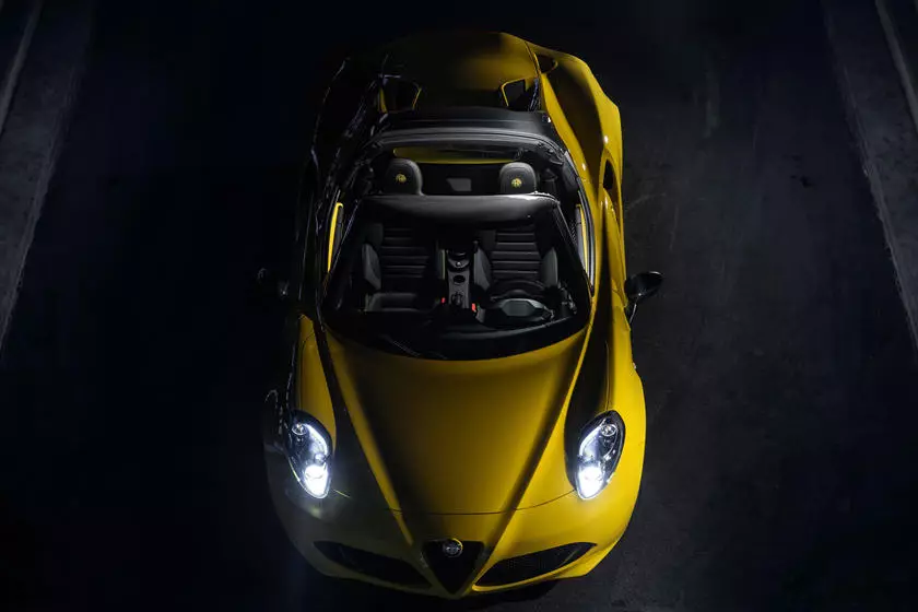 Kukho iindaba ezilusizi malunga ne-Alfa Romeo 4C Spider 92440_8