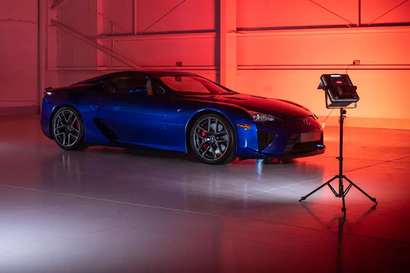 Kijk hoe de Lexus LFA zijn 10e verjaardag in stijl viert 92556_1