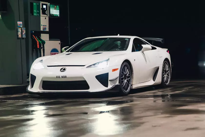 Παρακολουθήστε το Lexus LFA να γιορτάζει τα 10α γενέθλιά του με στυλ 92556_11