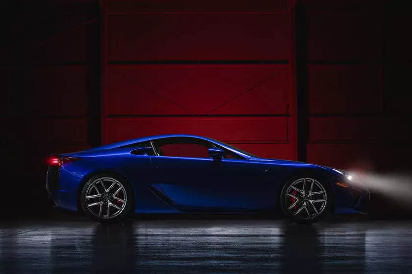 Παρακολουθήστε το Lexus LFA να γιορτάζει τα 10α γενέθλιά του με στυλ 92556_15