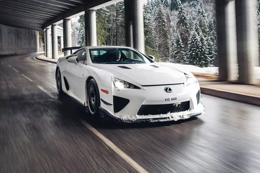 Rigardu La Lexus LFA Festi Sian 10-an Naskiĝtagon Stile 92556_9