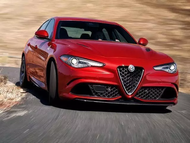 Ang Alfa Romeo Giulia ay Outselling Na Ang 4C 92590_1