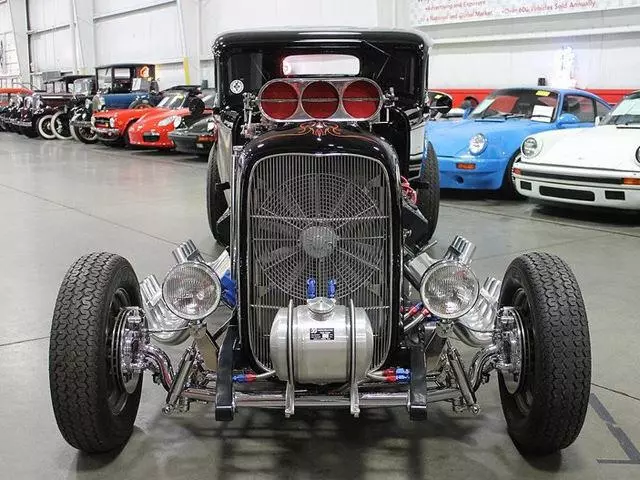 2,500 HP Hot-Rod estas la Finfina Ŝtrumpa Plenigilo 92597_1