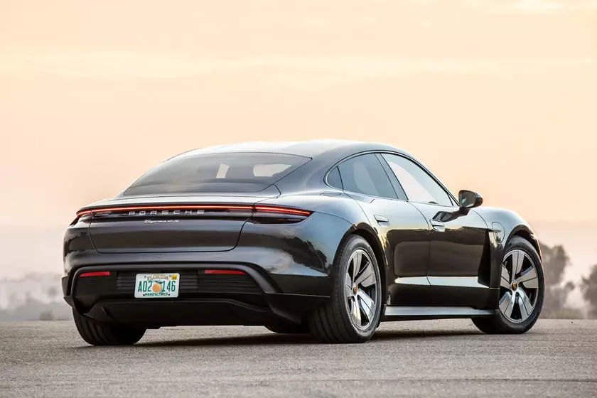 2020-2021 Porsche Taycan 4S afturvísandi útsýni