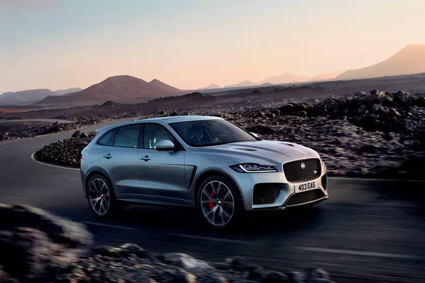 2019-2020 Jaguar F-Pace SVR فرنٹ ویو ڈرائیونگ