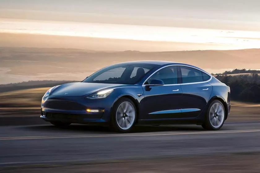 5 parells de cotxes fantàstics que podeu comprar en lloc d'un Tesla Model 3 92768_1