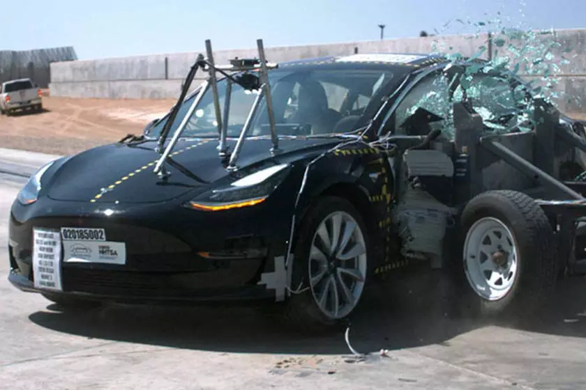 Sehen Sie, wie das Tesla Model 3 eine Fünf-Sterne-Bewertung für die Crash-Sicherheit erhält 92808_2