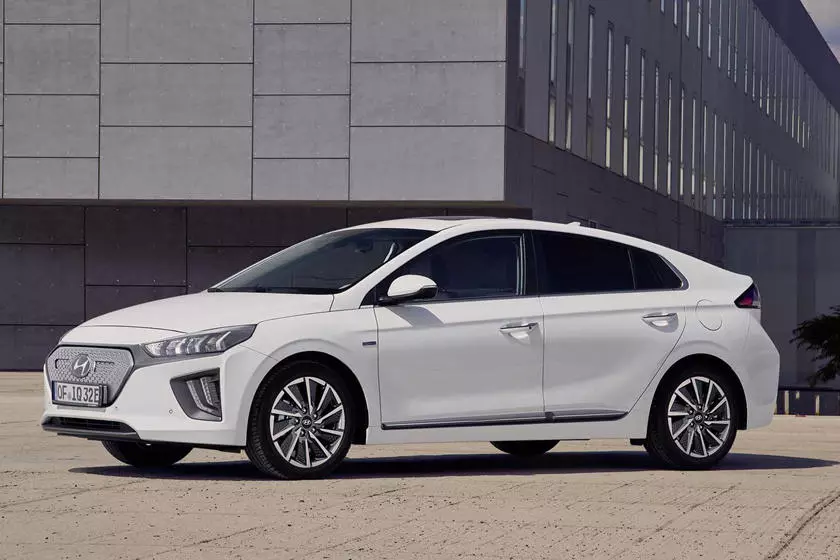 2020 Hyundai Ioniq Electric පරාසය තුළ දැවැන්ත තල්ලුවක් ලබා ගනී 92825_3