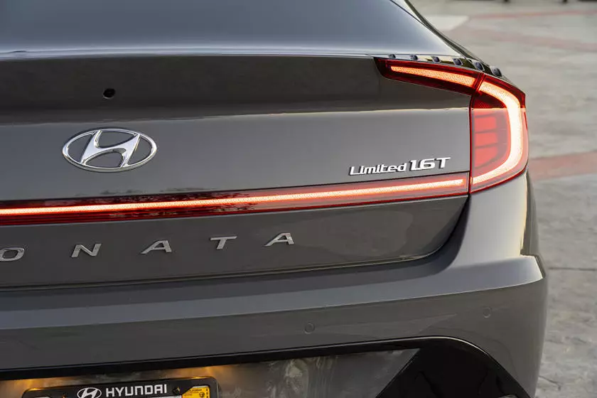 2020. gada Hyundai Sonata iegūst lielāku stilu, zemāka cena 92873_9