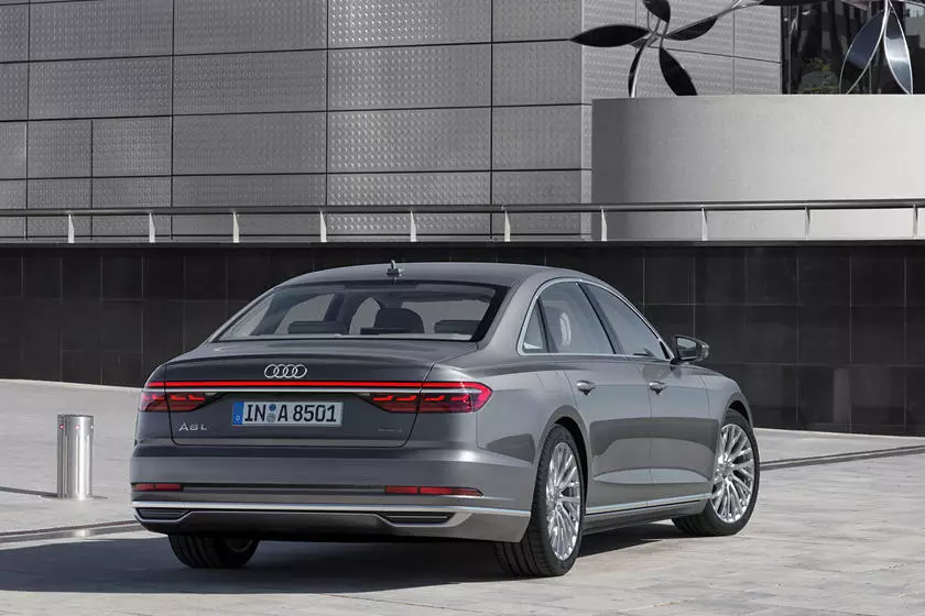 Audi planerar en ultralyxig A8-ansiktslyftning för att konkurrera med Maybach S-klass 92931_2