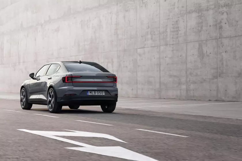 2020 Polestar Polestar 2 מבט זווית אחורית