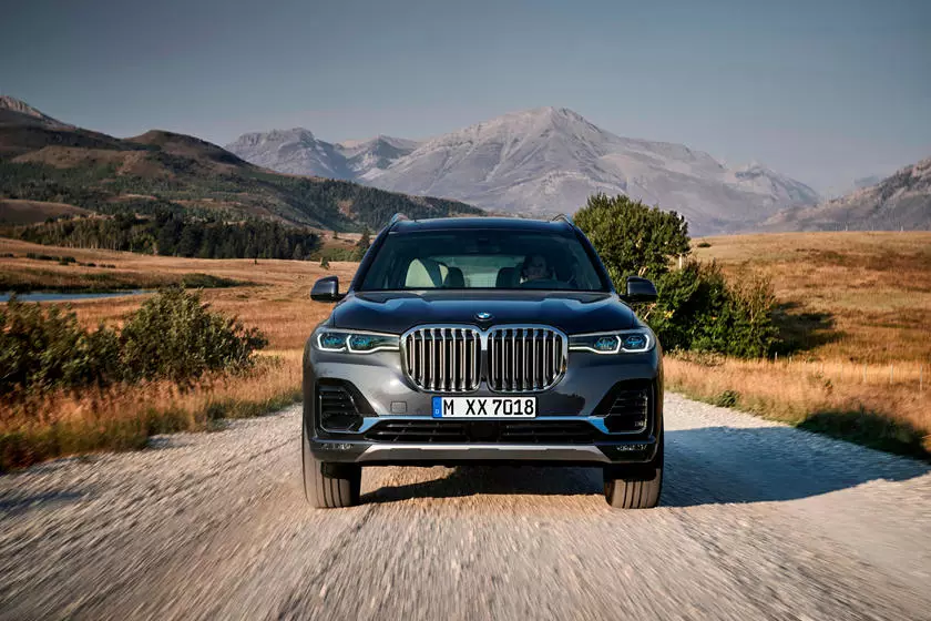 2020-2021 BMW X7 มุมมองด้านหน้า