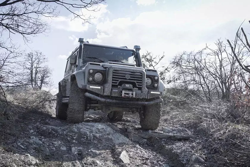 Итальянский производитель кузовов создает идеальный Land Rover Defender 93088_4