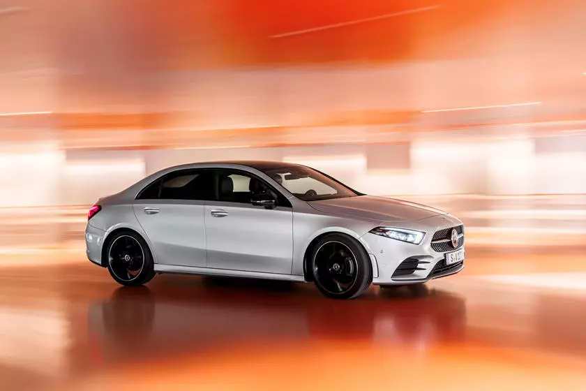 Новият Mercedes-A-Class няма да убие сегашния CLA 93139_1