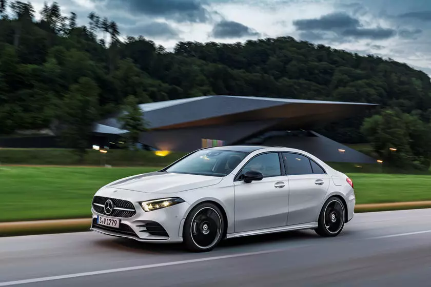 Новият Mercedes-A-Class няма да убие сегашния CLA 93139_4