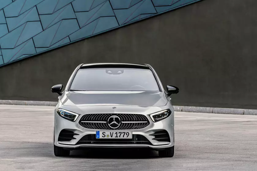 Новият Mercedes-A-Class няма да убие сегашния CLA 93139_6