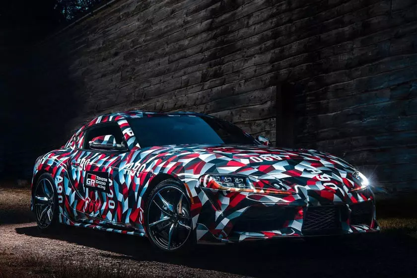 Dört Silindirli Toyota Supra, Sıralı Altı Motorun Altına Yerleşebilir 93277_1