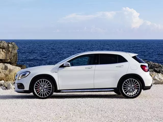 O le 2018 Mercedes-Benz GLA na faʻaalia ma le malosi fou 93295_3