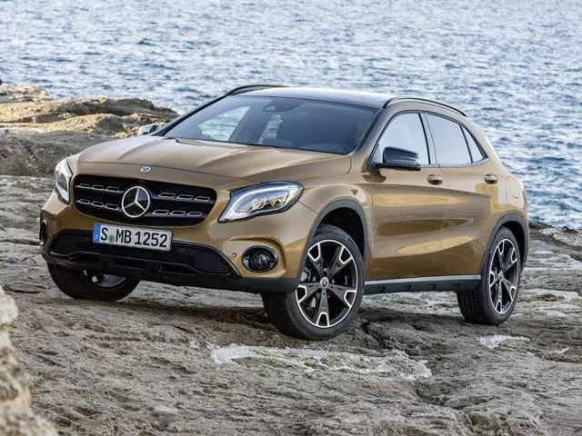 Mercedes-Benz GLA 2018 zaprezentowany w mocnym, nowym wyglądzie 93295_4