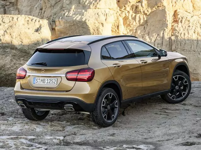 2018 жылғы Mercedes-Benz GLA қуатты жаңа көрінісімен таныстырылды 93295_5