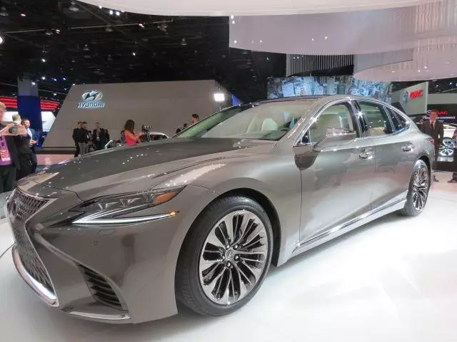 Helt ny Lexus LS 500 debuterer i Detroit med en Twin-Turbo V6 og et frisk look 93371_1