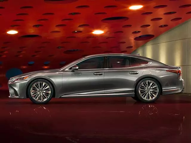 All-New Lexus LS 500 Ugu Horraynta ee Detroit oo leh Twin-Turbo V6 iyo Muuqaal Cusub 93371_2