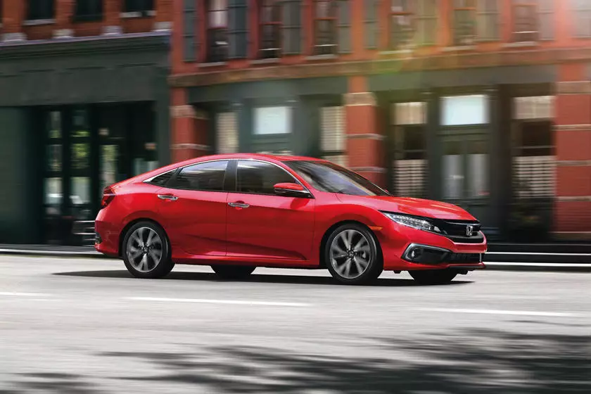 Endurnærð 2019 Honda Civic Coupe og Sedan Verð opinberuð 93520_3