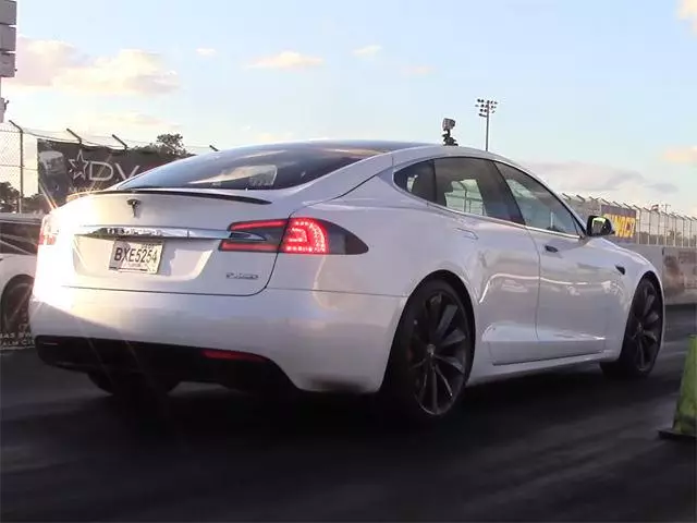 Më shumë dëshmi se Tesla Model S P100D është Sedani më i shpejtë në dispozicion në planet 93632_1