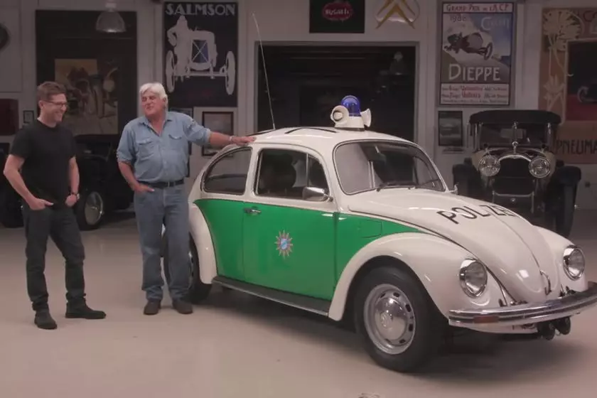 Jay Leno toets 'n Behoorlik koel Duitse polisiemotor 93738_2