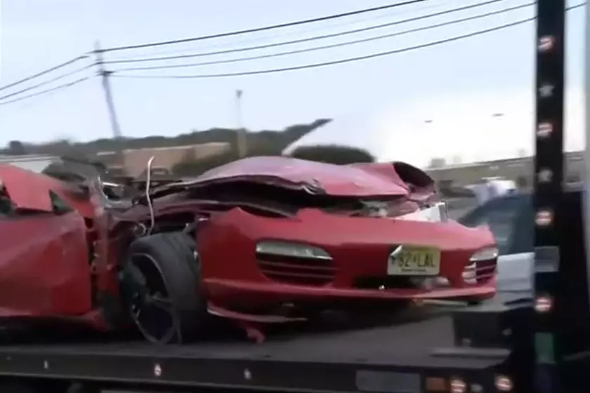 Come ha fatto una Porsche a schiantarsi contro un edificio del secondo piano? 93762_5