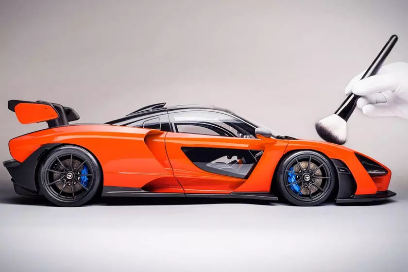 ဤ McLaren Senna ပုံတူမော်ဒယ်သည် မယုံနိုင်လောက်အောင် အသေးစိတ်ပါသည်။ 93983_1