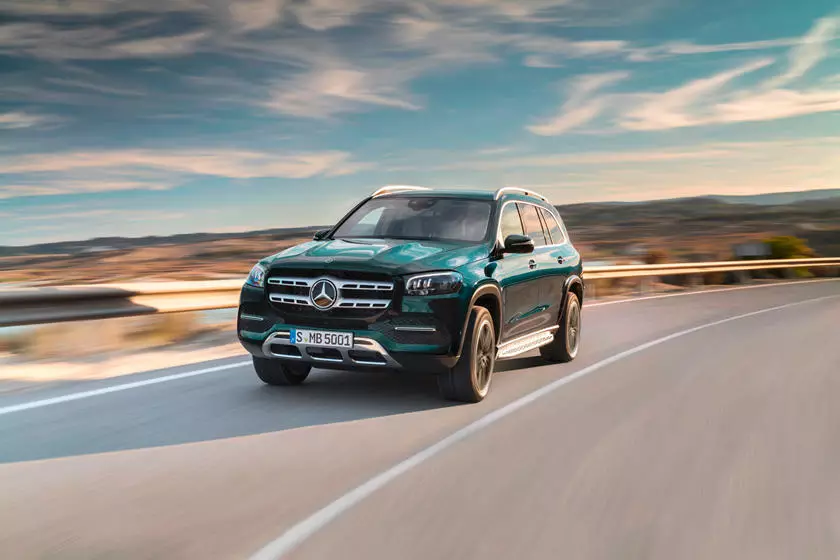 2020 “Mersedes-Benz GLS” ulagyň öň tarapy sürmek