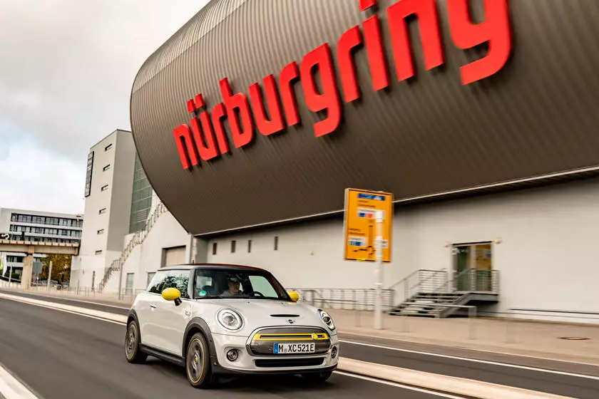 Mini Cooper SE Coolest Feature Showcased Um Nurburgring 94330_3