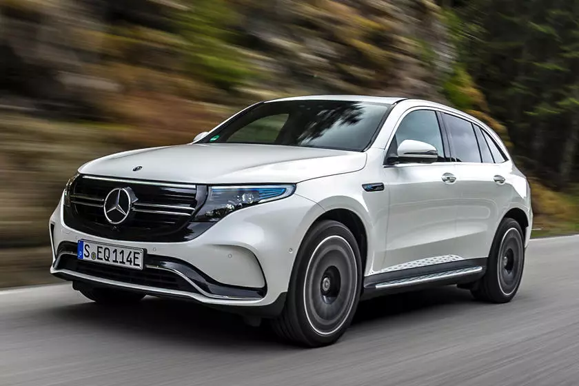 2020 Mercedes-Benz EQC ഫ്രണ്ട് വ്യൂ ഡ്രൈവിംഗ്