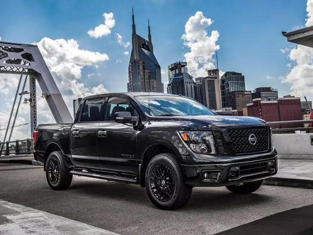 Nissan Titan a Frontier Midnight Edition odhaleny 94510_1