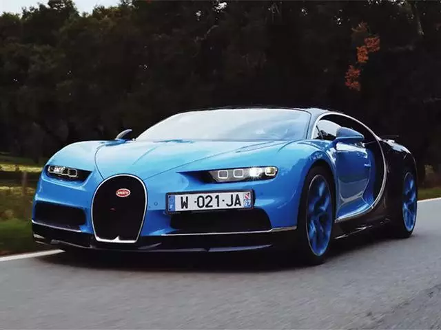 ပထမဆုံး Bugatti Chiron Review သည် ကျွန်ုပ်တို့မျှော်လင့်ထားသည့်အတိုင်း Epic ဖြစ်သည် 94601_1