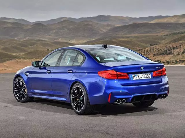 नवीन BMW M5 पेक्षा कॅडिलॅक CTS-V अजूनही अधिक शक्तिशाली आहे 94674_4