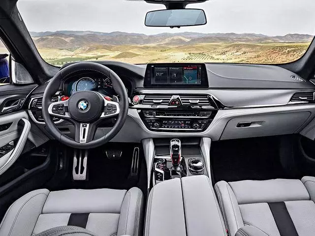 រថយន្ត Cadillac CTS-V នៅតែខ្លាំងជាងរថយន្ត BMW M5 ថ្មី។ 94674_6