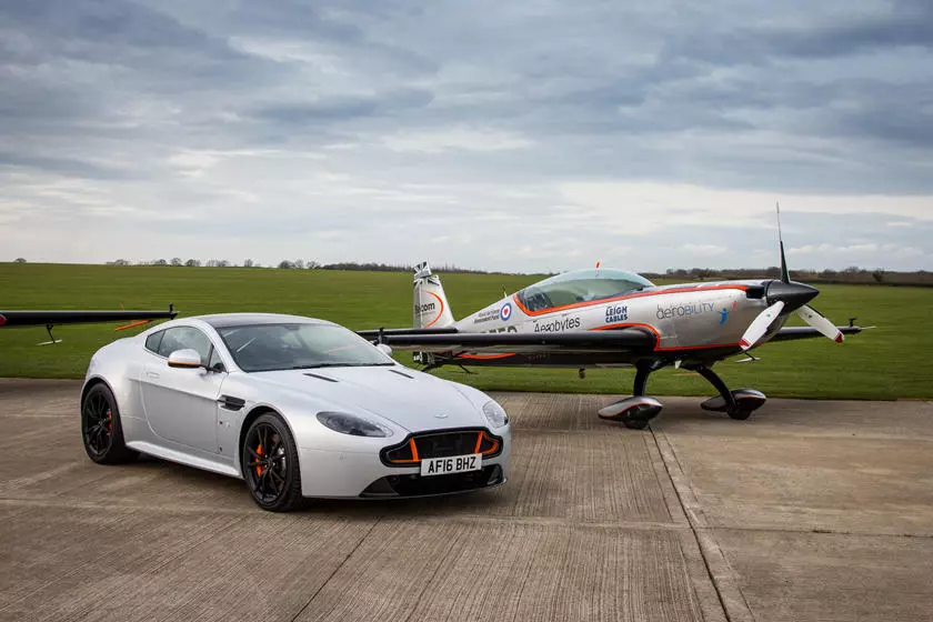 Aston Martin паказвае дзіўныя спецыяльныя выданні, натхнёныя авіяцыяй 94758_3