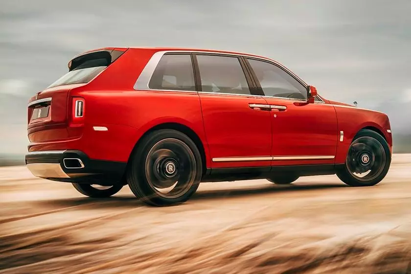 2019-2021 Rolls-Royce Cullinan ریئر ویو ڈرائیونگ